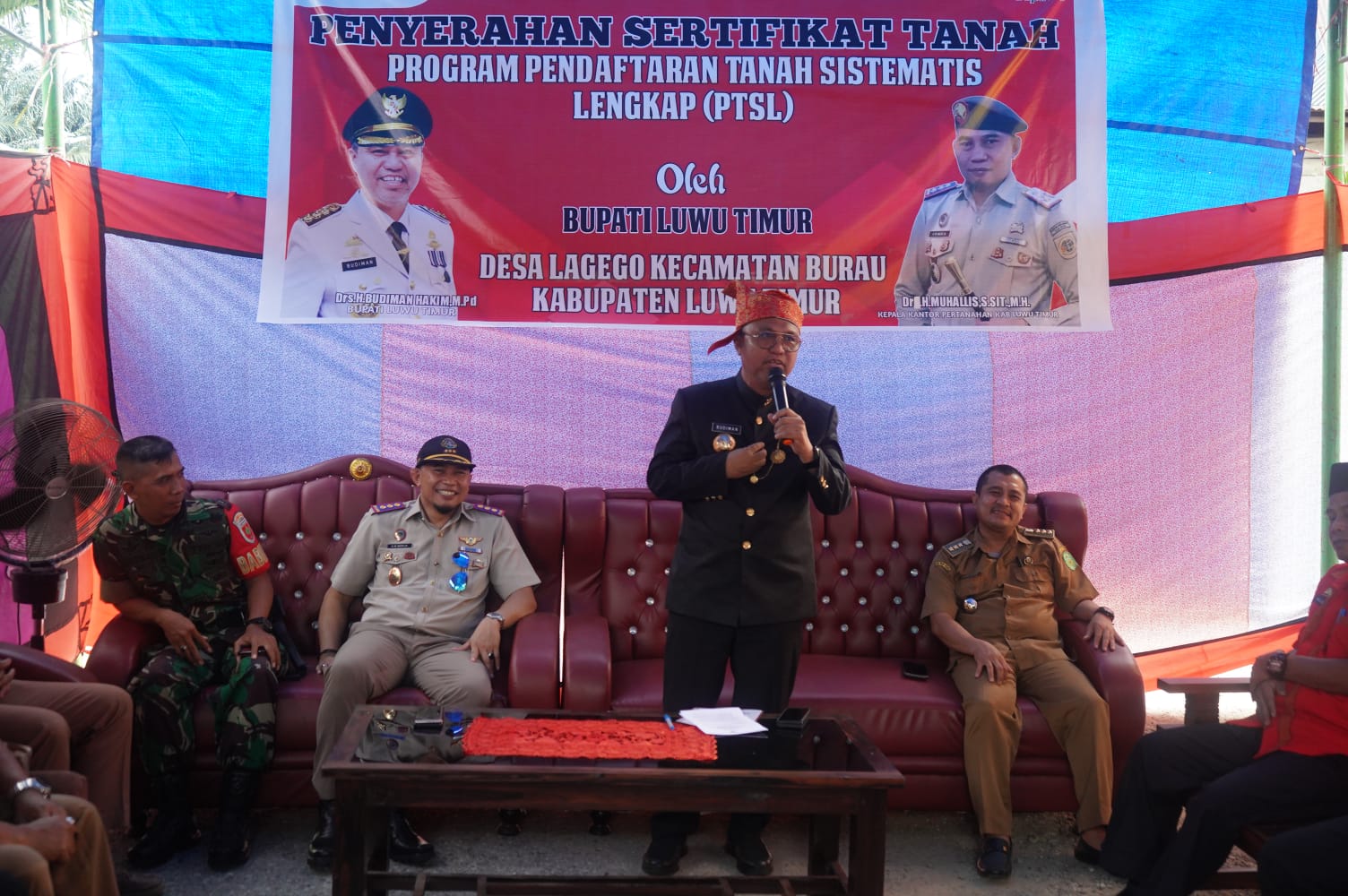 Serahkan Sertifikat Program PTSL, Budiman : Terima Kasih Kantor ... Serahkan Sertifikat Program PTSL, Budiman : Terima Kasih Kantor ...